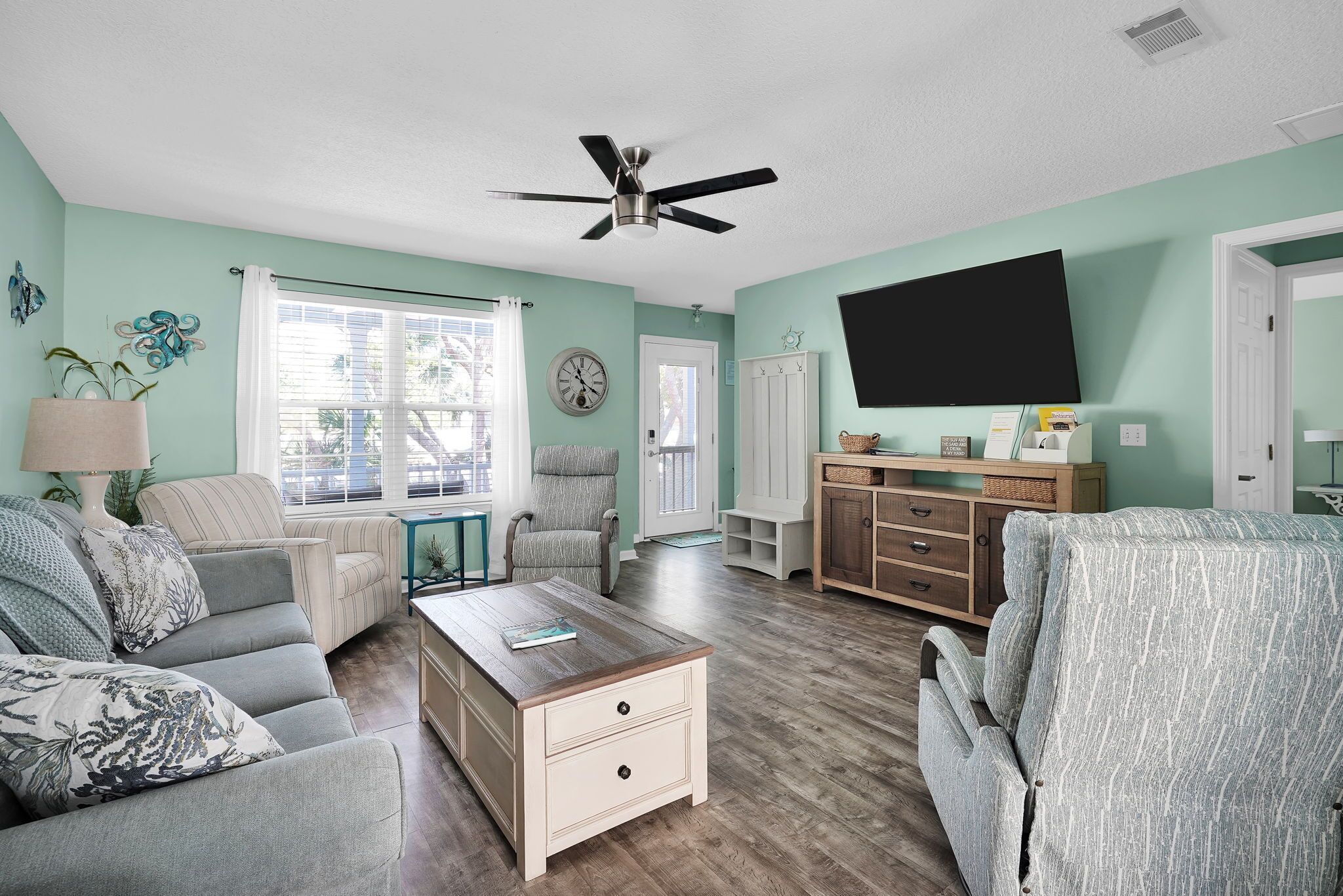 3 Bedroom Beach House W/ King Bed, Walk To Beach, Pool, Fire Pit, St. Augustine - セント・オーガスティン, FL