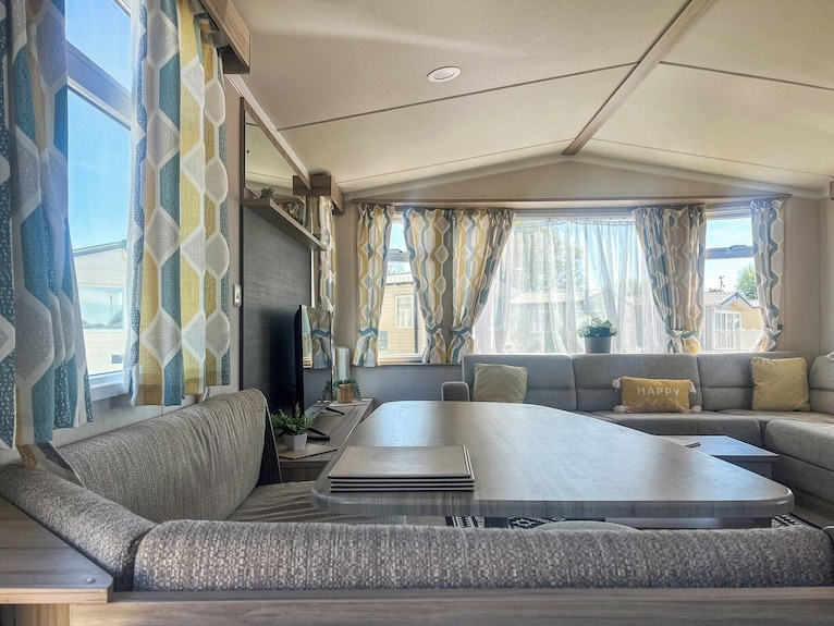 3 Bedroom Accommodation In Porthcawl - Ogmore By Sea Beach