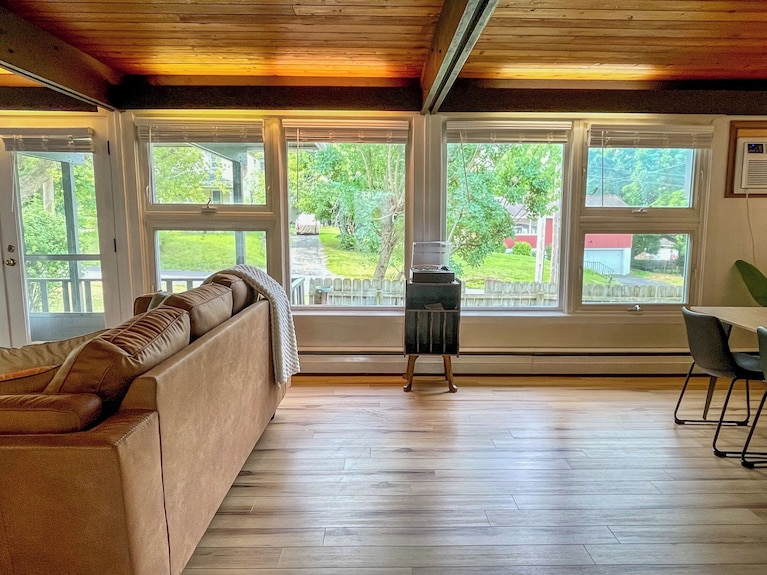 Mid-century Prairie House By Su W/espresso/coffee Bar, Workspace & Fast Wi-fi - Syracuse