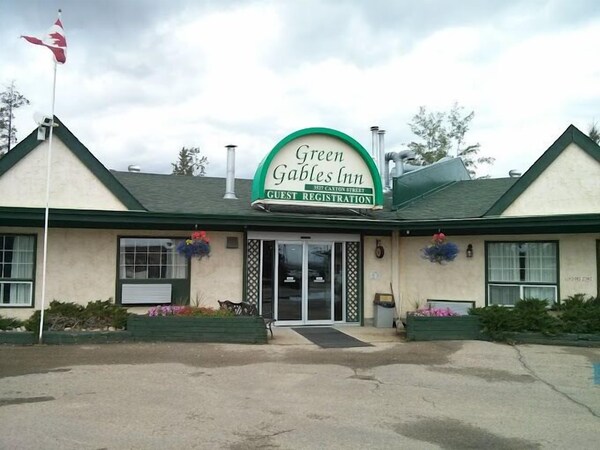 Green Gables Inn - Whitecourt