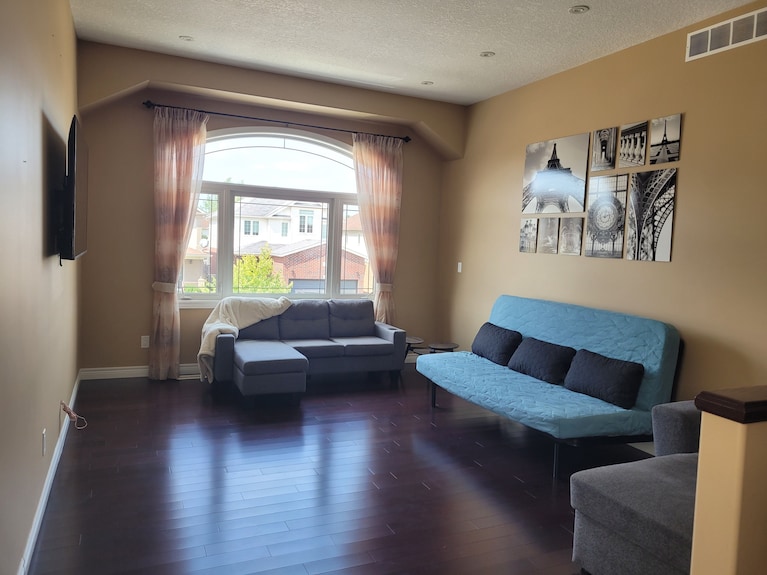 Big House For The Big Family! - Ontario