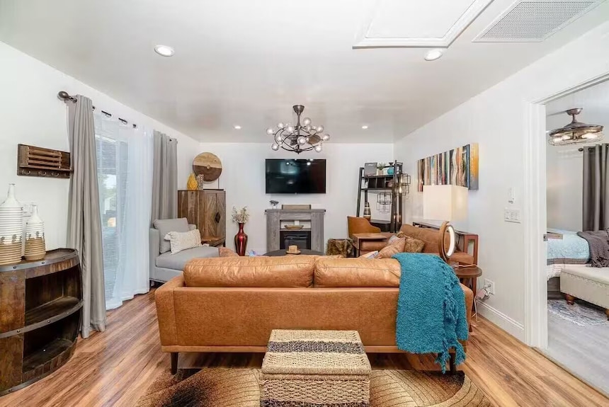 Melrose 2 Br W/ Large Kitchen + Fireplace + Patio - Vista, CA