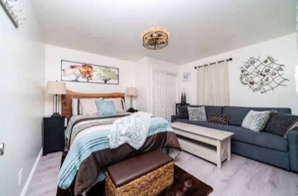 Melrose 2br. 6 Beds. Pet-friendly. Patio+fireplace - Vista, CA