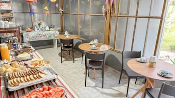 Pequeno-almoço tipo buffet diário incluído