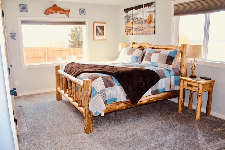 Unbelievable Yurt Home. 1300 Sq Ft. Not Your Average Yurt. - Oregon