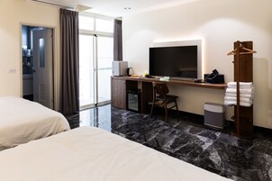 Quarto Quádruplo Familiar, varanda | Cortinas/cortinados opacos, Wi-fi grátis 