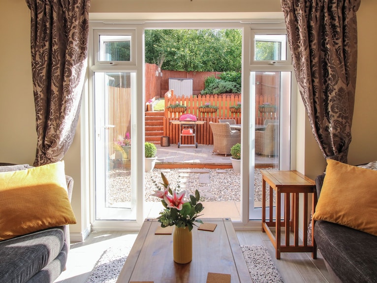 51 St. Georges Avenue, Pet Friendly, With A Garden In Telford - Telford