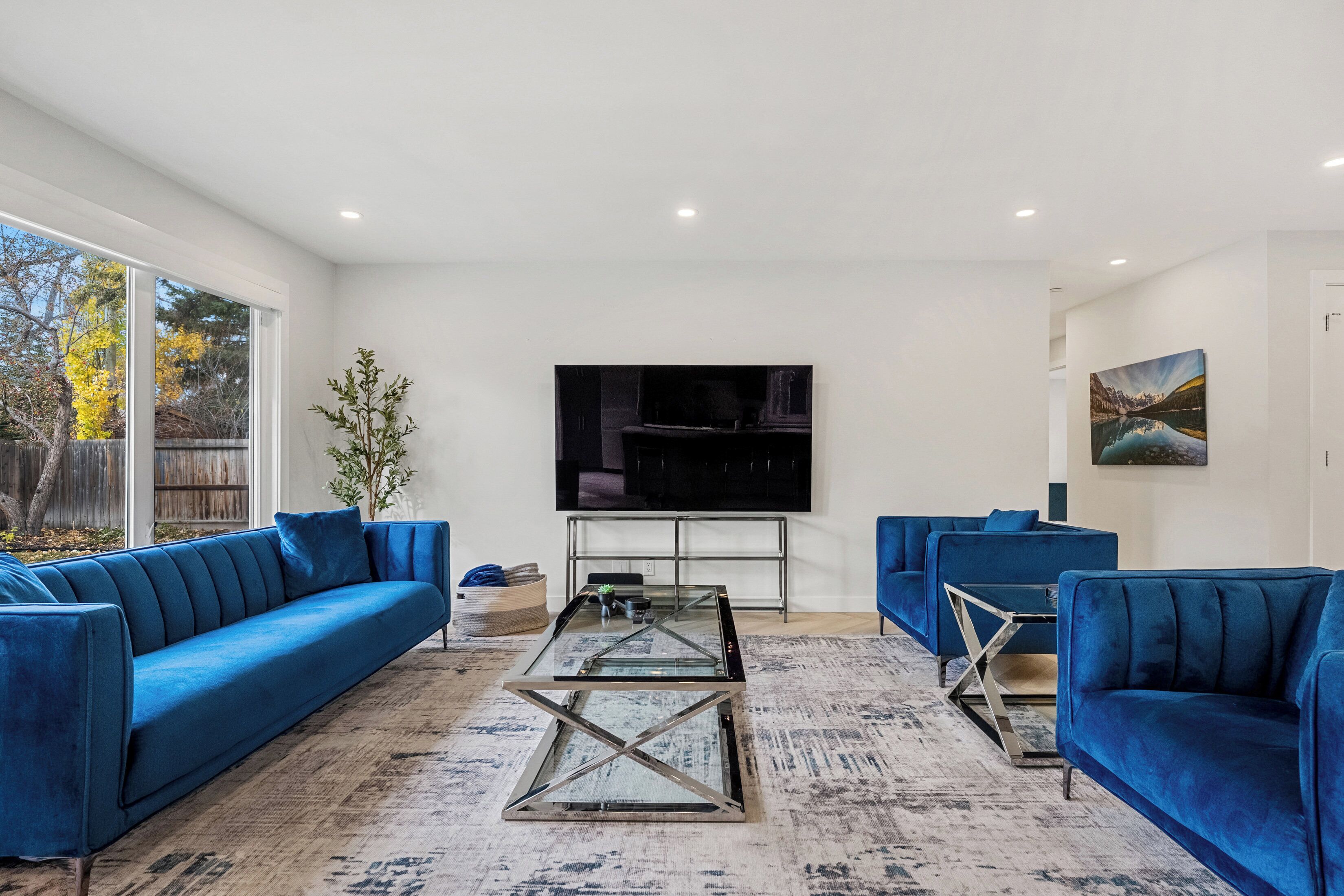 Prestigious Retreat W Gym, Ac, Office, 5br, Cable - Calgary