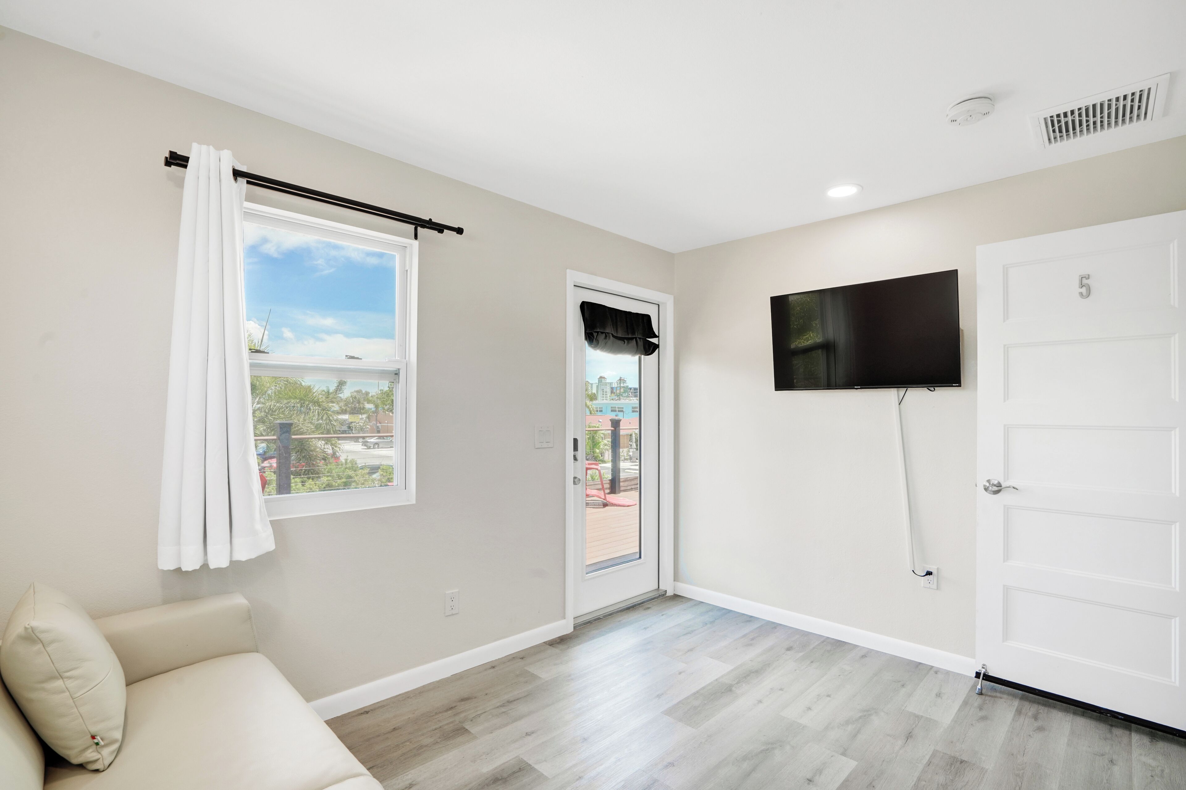 St Pete Upham Beach Private Boutique Pool - St. Pete Beach, FL