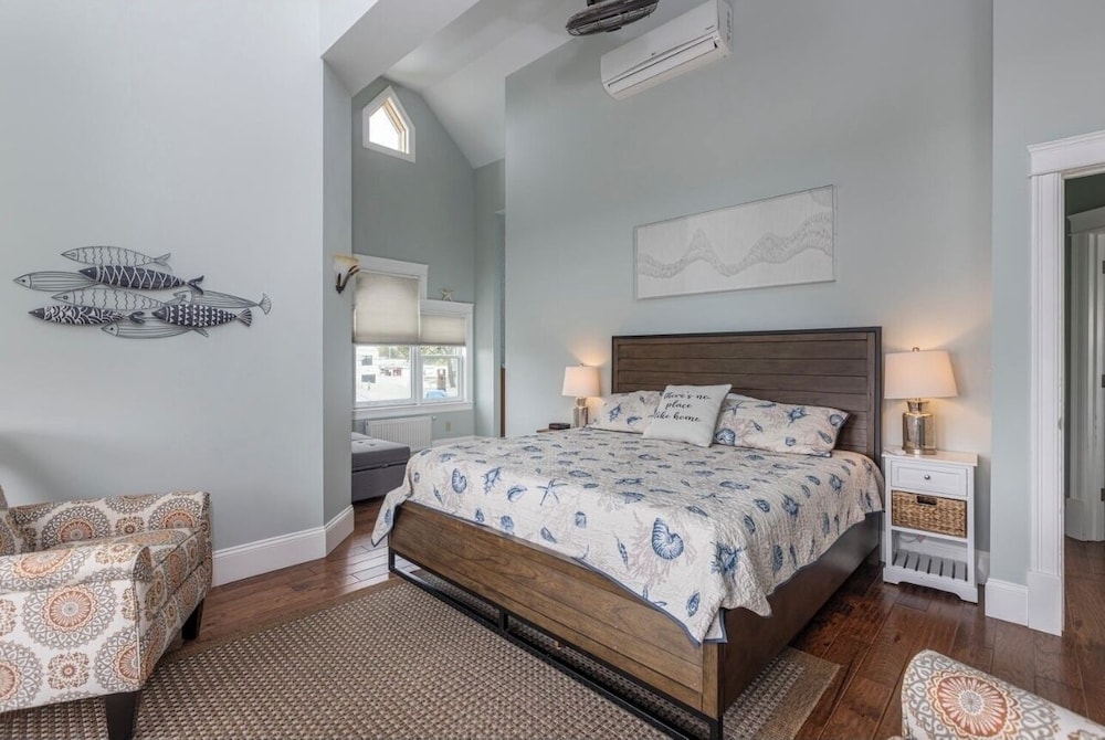 Charming 3-bedroom house steps to Pine Point Beach with backyard oasis ...