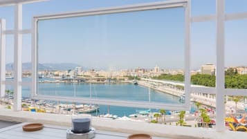 Apartamento Deluxe, vista para a baía | Terraço/pátio interior