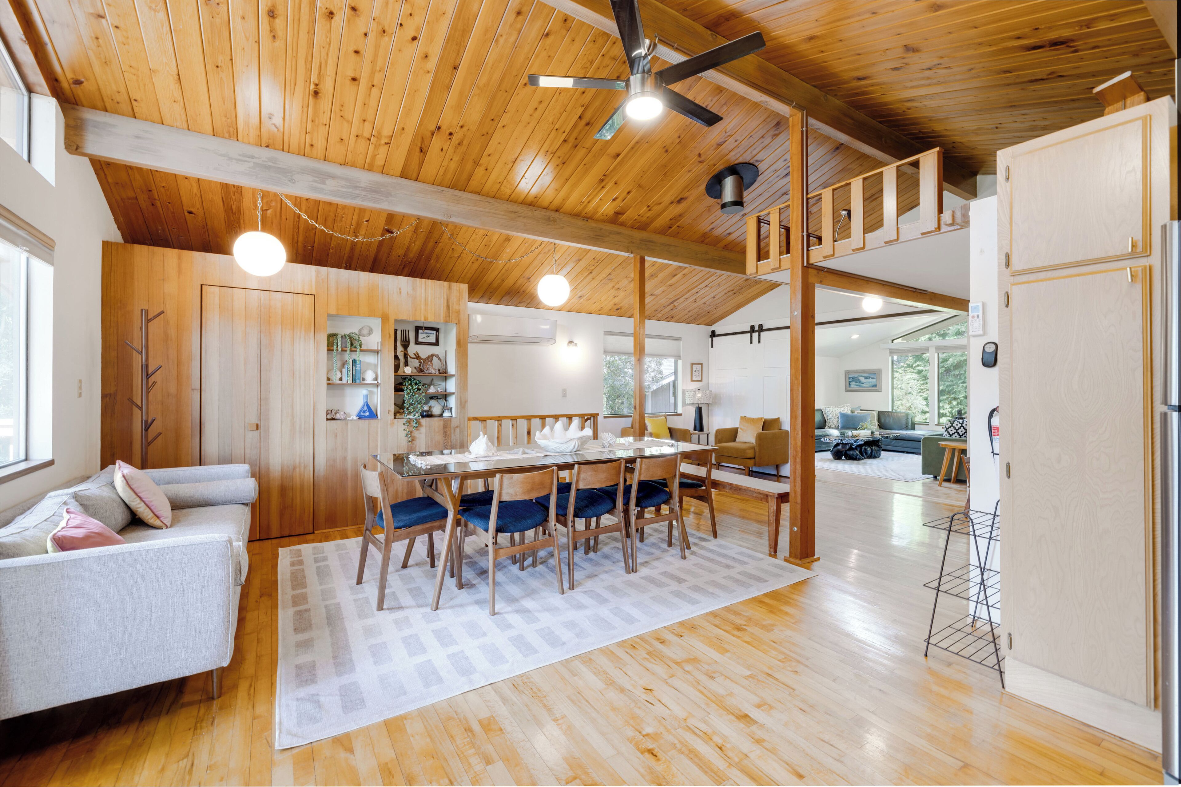 Upper And Lower Great Rooms, Four Bedrooms, Deck In This Shareable Manzanita Ret - Manzanita, OR