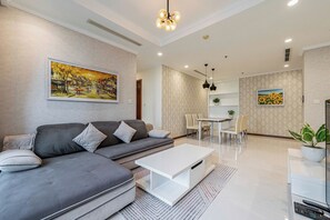 Apartamento, 3 quartos, sacada, vista para a cidade | Área de estar