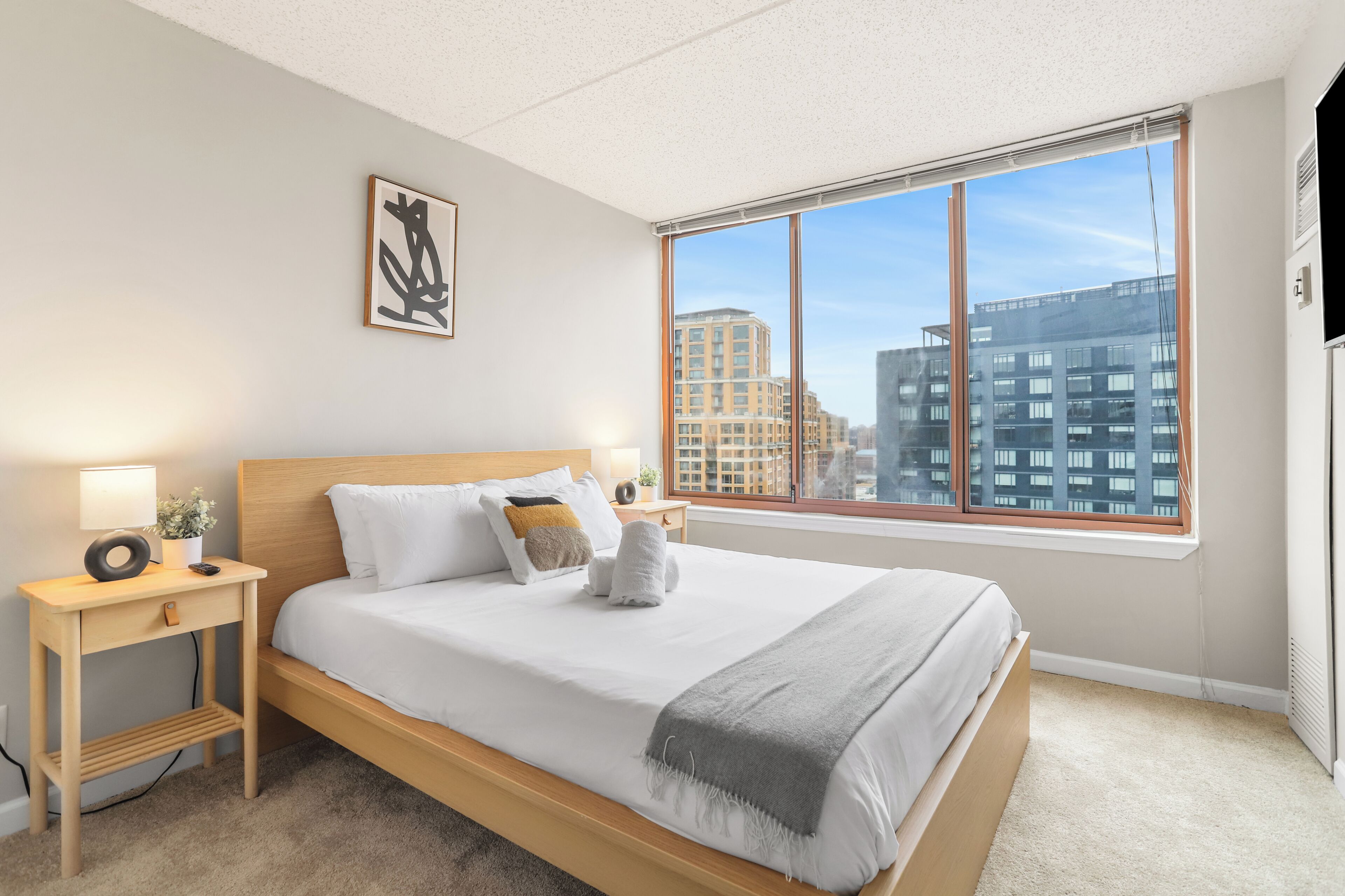 Apartamento, 2 quartos, vista para a cidade | Roupas de cama premium, escrivaninha, espaço de trabalho para notebook