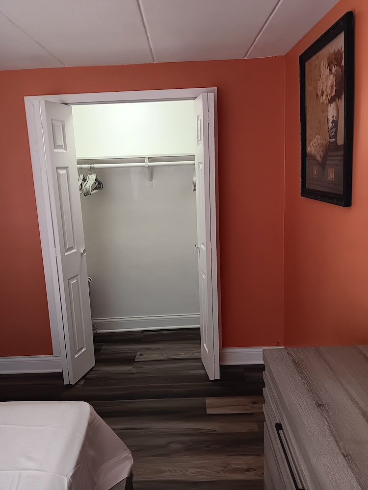 1-bedroom Condo Next To Chicago Midway International Airport - Chicago, IL