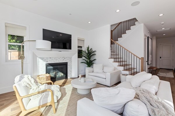 Spacious Modern 5bd Farmhouse In Fabulous Culver City - Los Angeles, CA