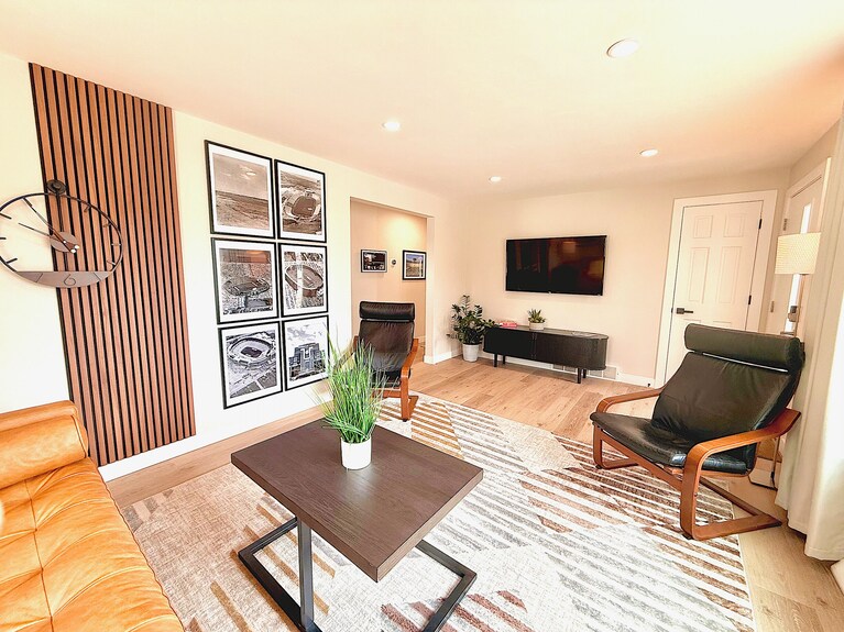 Lambeau View Pool · Hot Tub Rooftop · Fire Table Entertainment Room - 格林貝