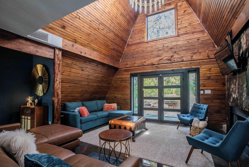 Luxury 3-bedroom With Elevated Speakeasy Vibes, Sleeps 10, And Brand New - Bryan, TX