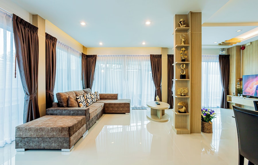 Smooth As Silk Gorgeous 3-bedroom Pool Villa Just A Stone's Throw From The Beach - Changwat Krabi