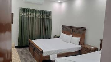 Quarto Triplo Deluxe | 1 quarto, ferro/tábua de engomar, Wi-fi grátis
