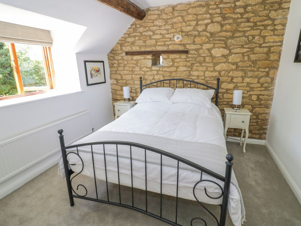 THE PADDOCK, pet friendly, character holiday cottage in Witney - Hailey ...