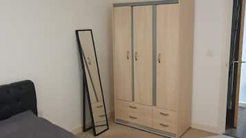 1 quarto, Wi-Fi de cortesia, roupa de cama