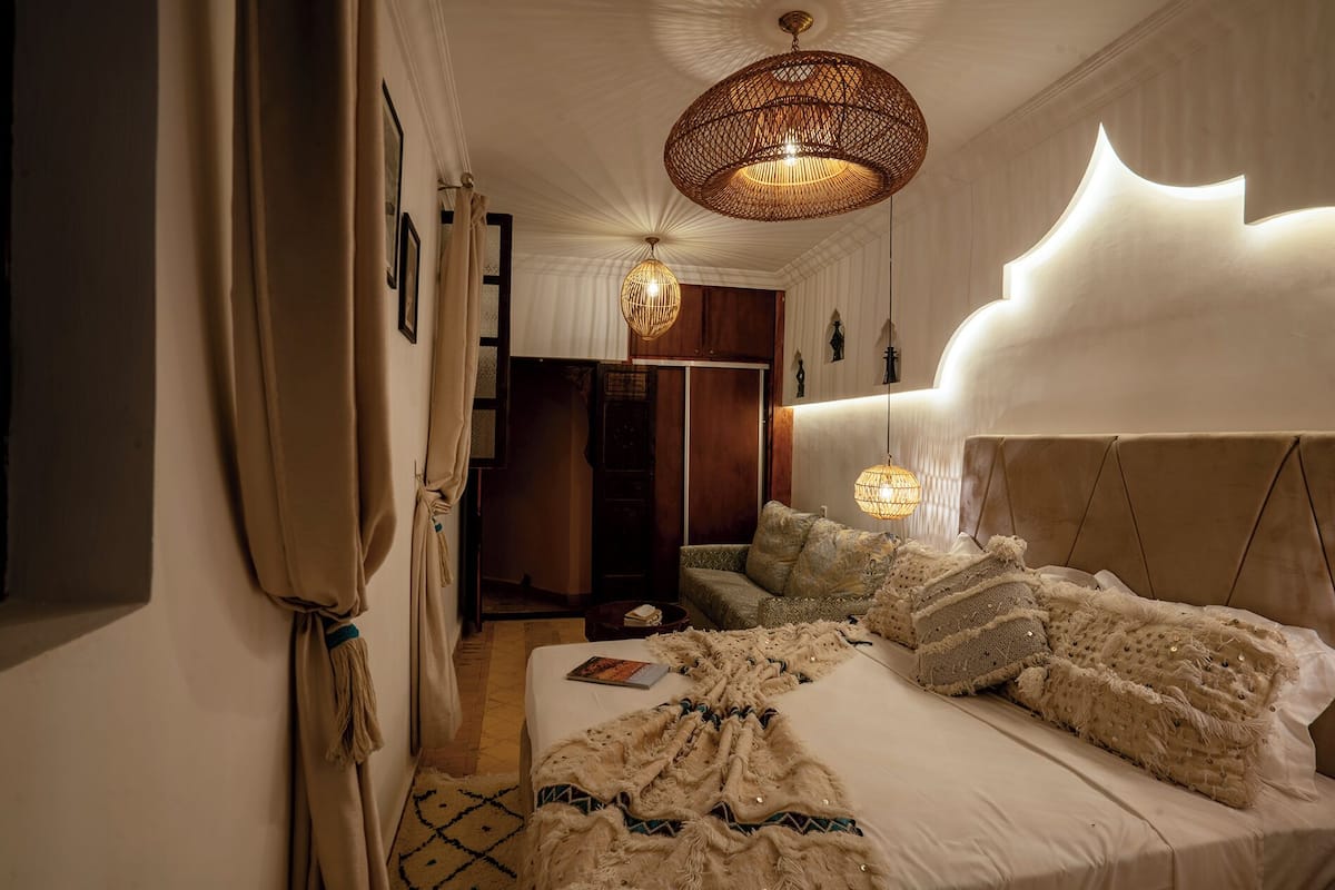 Quartos à prova de som, berços grátis, Wi-Fi de cortesia, roupa de cama