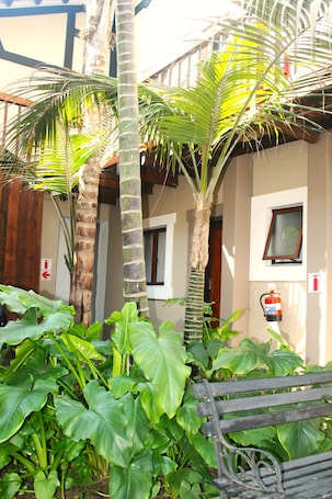 Escrivaninha, espaƧo de trabalho para notebook, Wi-Fi de cortesia