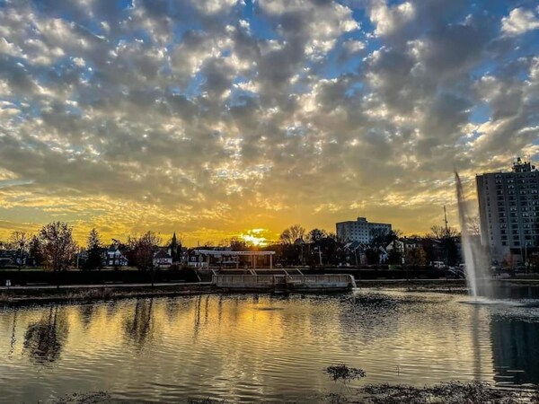 The Loft At Park Place - 3rd Floor Walk Up King And Queen Beds Fast Wifi And Free Coffee - Aston, PA