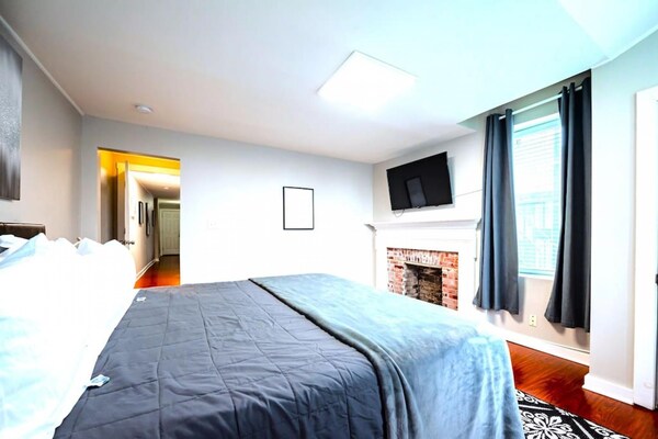 Redwood Loft At Park Place King Bed Walk In Closet Fast Wifi And Free Coffee - Brandywine Zoo, Wilmington