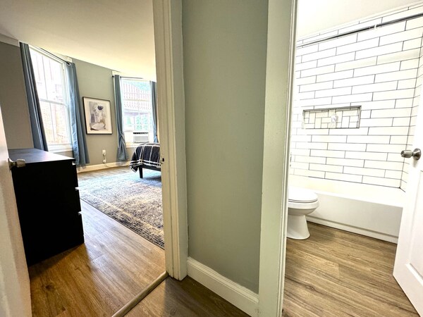 The Grayson At Park Place- Cozy And Fully Updated With King Bed Free Coffee And Fast Wifi - Kennett Square, PA