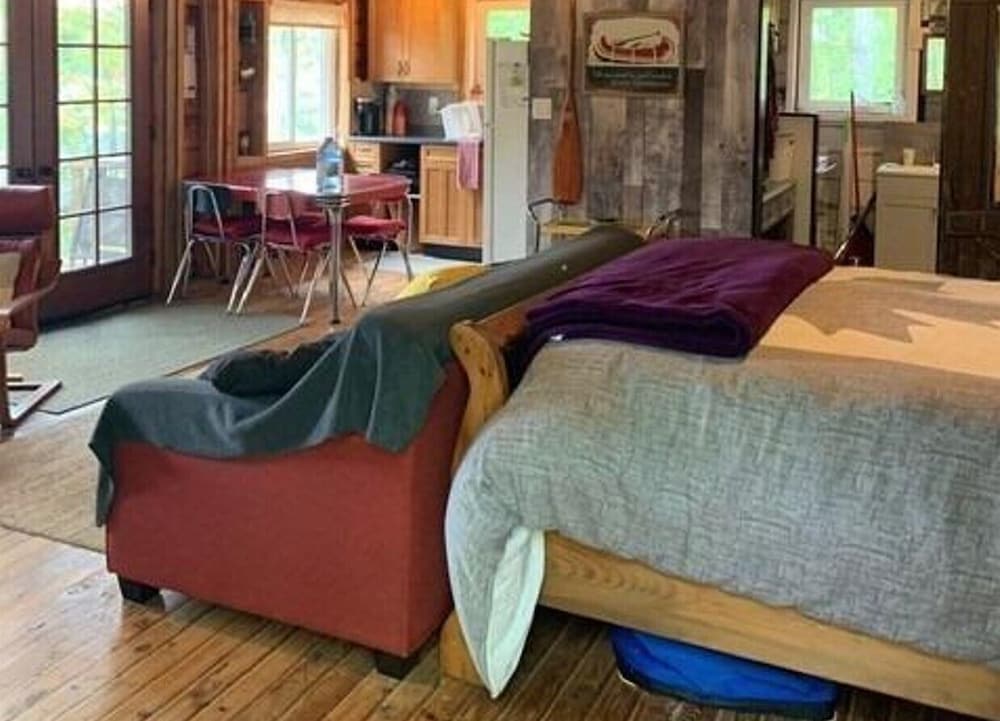 Rustic Bunky On Picturesque Lake - Ontario 60