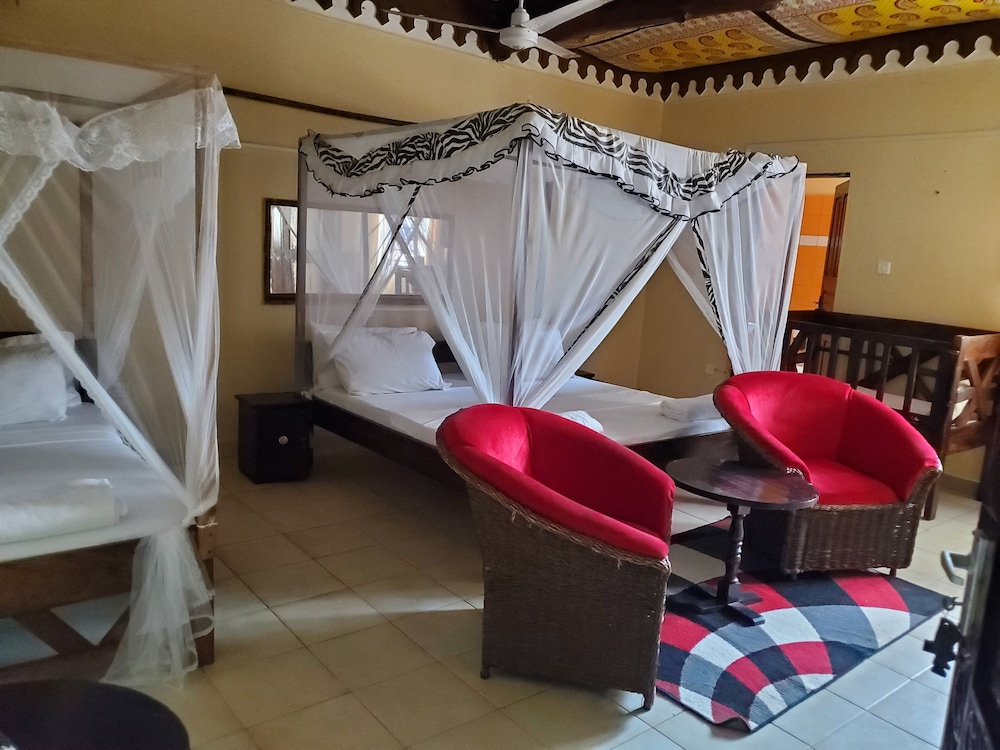 4 Bedroom Villa With A Kitchen - Diani Beach