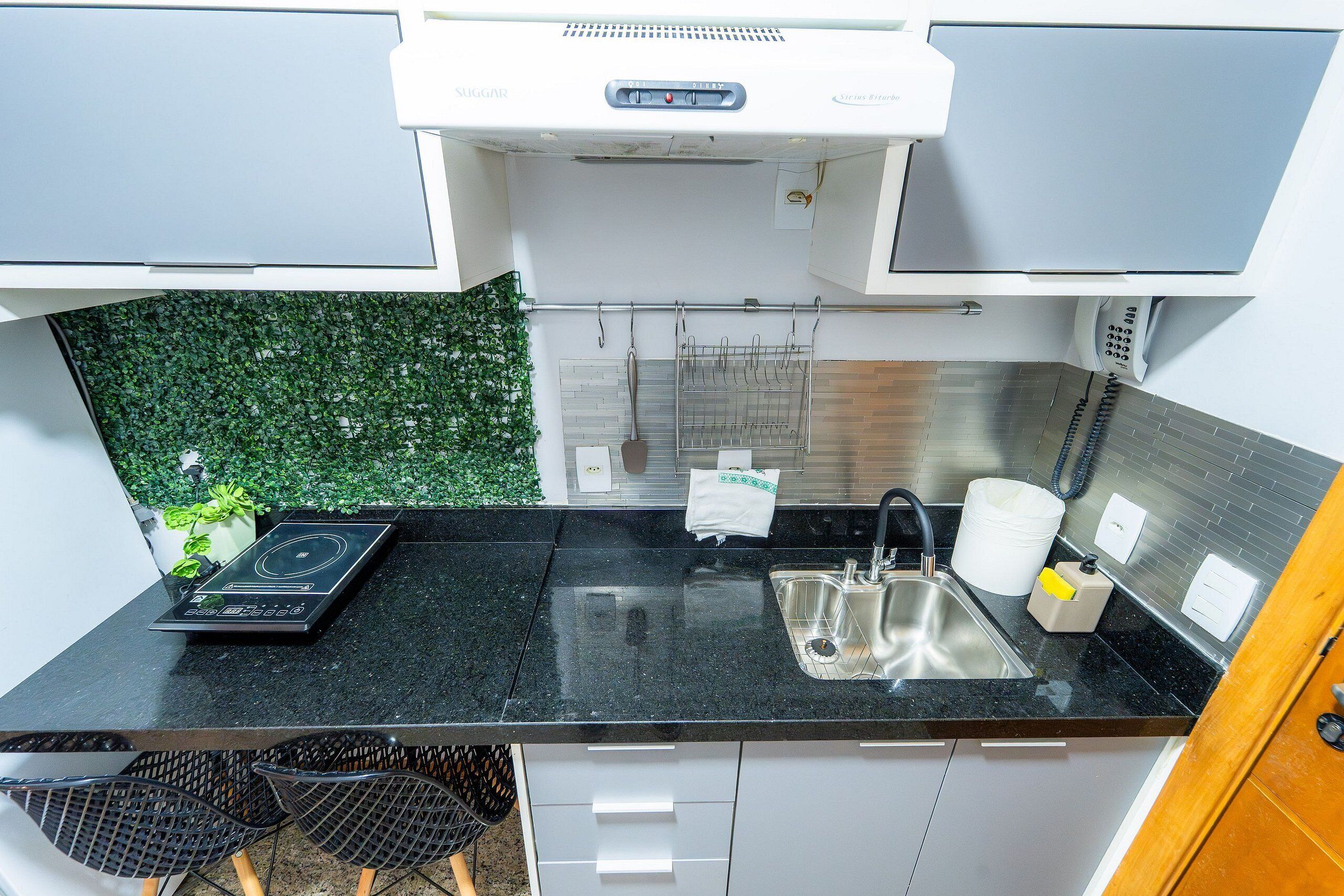 Apartamento | Cozinha privada | Um frigorífico, um micro-ondas, uma placa de cozinha 