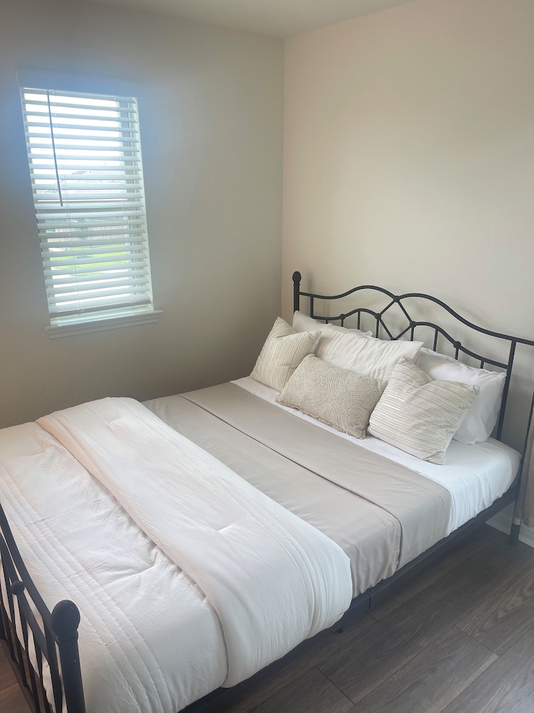 Charming Private Room With Ac And Wifi In Quiet Peaceful Neighborhood - Sienna