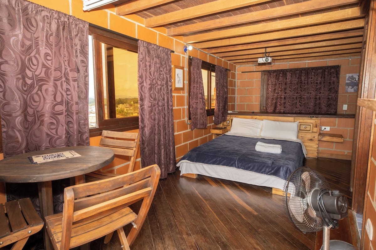 Suite Exclusiva, Vista para a cidade | Roupa de alta qualidade, Wi-fi grátis, roupa de cama fornecida