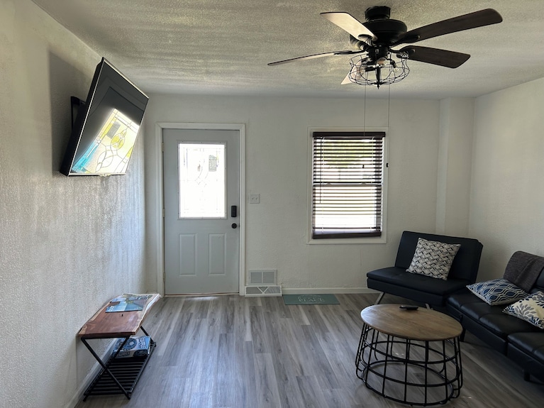 Charming Algoma Retreat - 10 Min. Walk To The Beach - Door County, WI