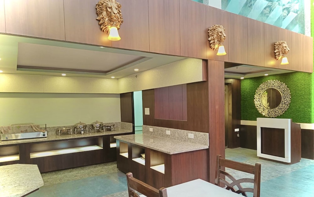 Hotel Kuber Palace - Sea Beach & Temple - Puri