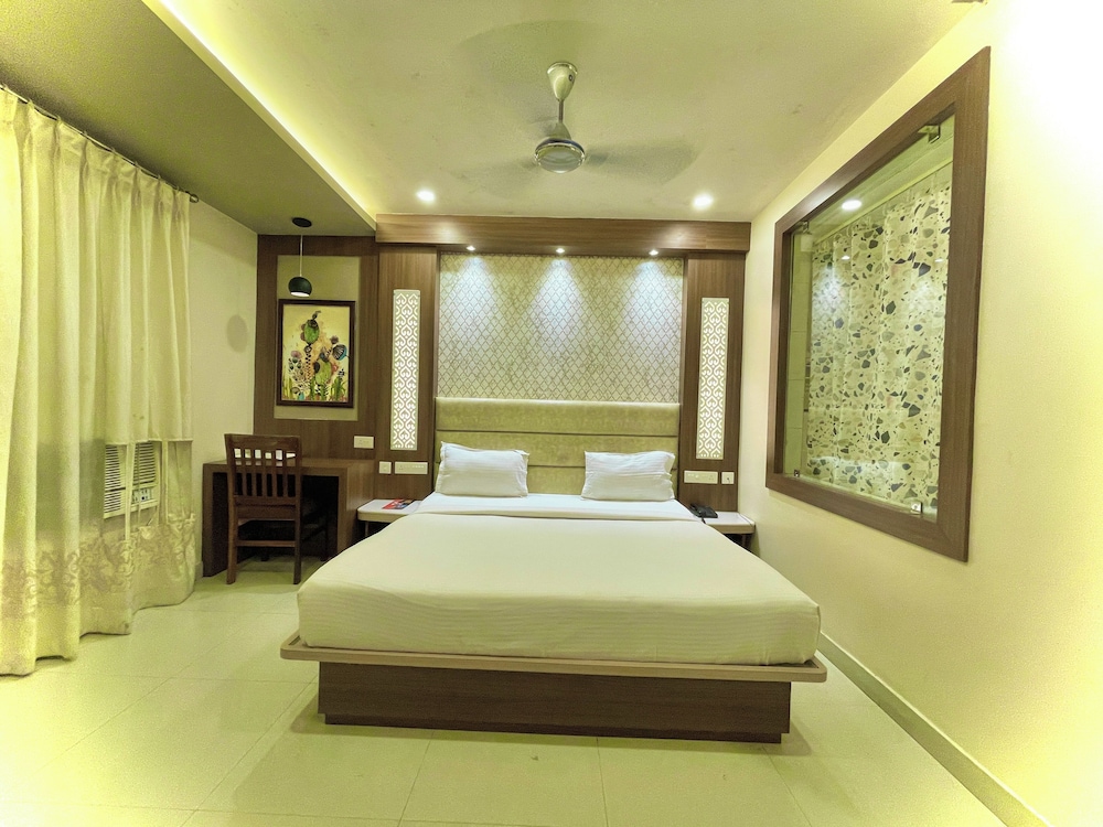 Hotel Kuber Palace - Sea Beach & Temple - Puri