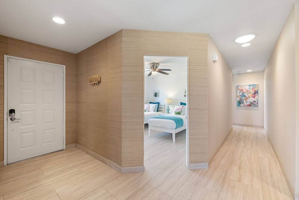Summer Escape: Save 25% Now! - Palm Desert, CA