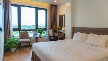 Quarto casal luxo | Roupas de cama antialérgicas, frigobar, individualmente decorados