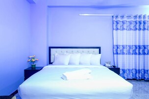 Suíte executiva, vista para o mar | Escrivaninha, Wi-Fi de cortesia