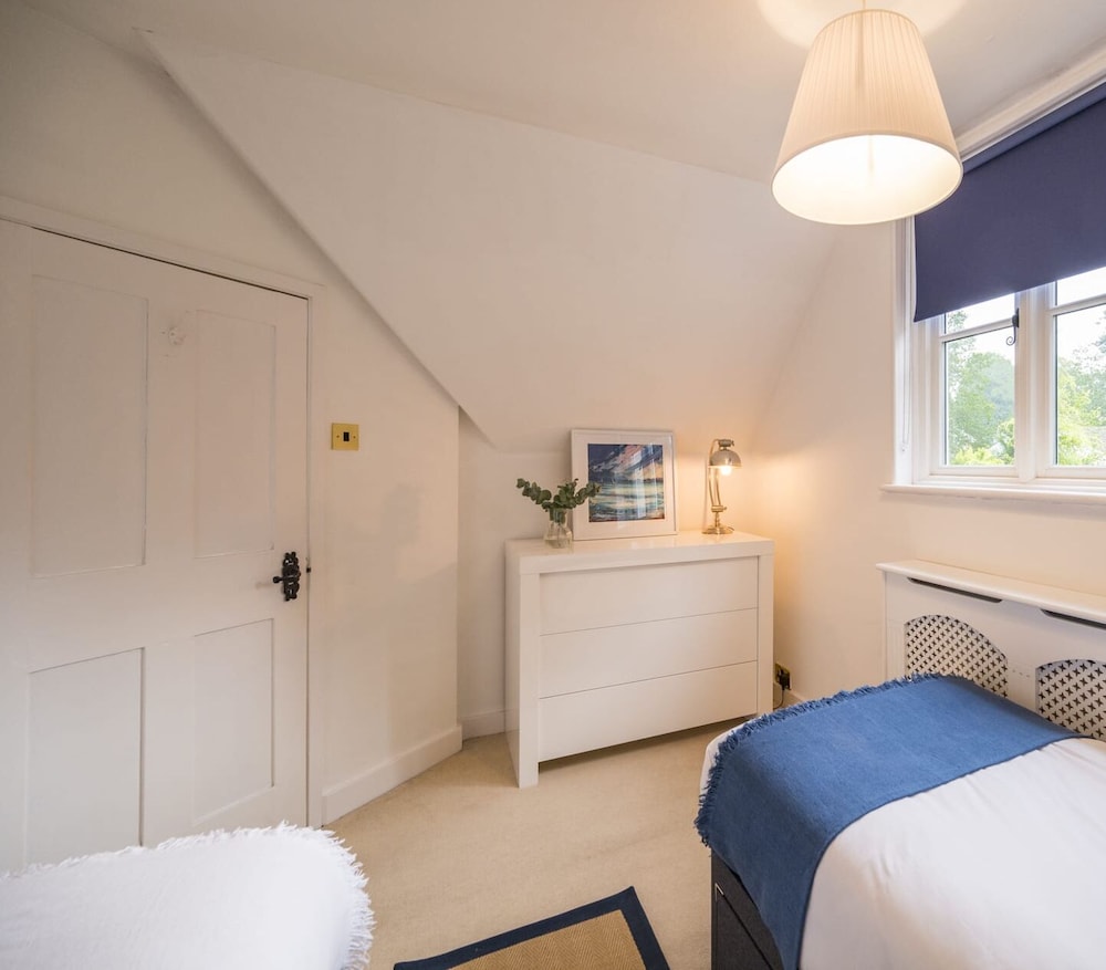 Magnolia Lodge - 4 Beds, Fabulous Garden, Parking - Windsor
