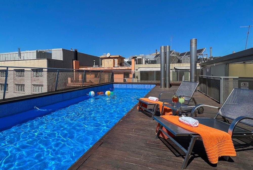 Stay U-nique Apartments Pau Claris - Estación Cercanias (Rodalies) - Barcelona