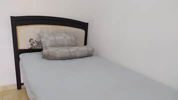 Quarto casal standard | Espaço de trabalho para notebook, Wi-Fi de cortesia, roupa de cama