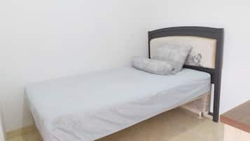 Quarto casal standard | Espaço de trabalho para notebook, Wi-Fi de cortesia, roupa de cama