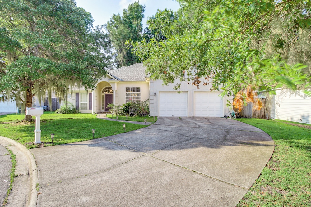 Pet-friendly Savannah Home W/ Cozy Fireplace! - Savannah, GA