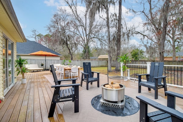 Pet-friendly Savannah Home W/ Cozy Fireplace! - Savannah, GA
