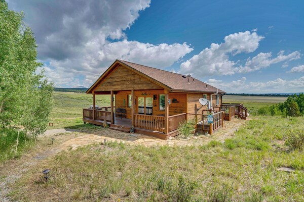 Warm Springs Ranch Mtn View & Deck: Fairplay Cabin - Fairplay, CO