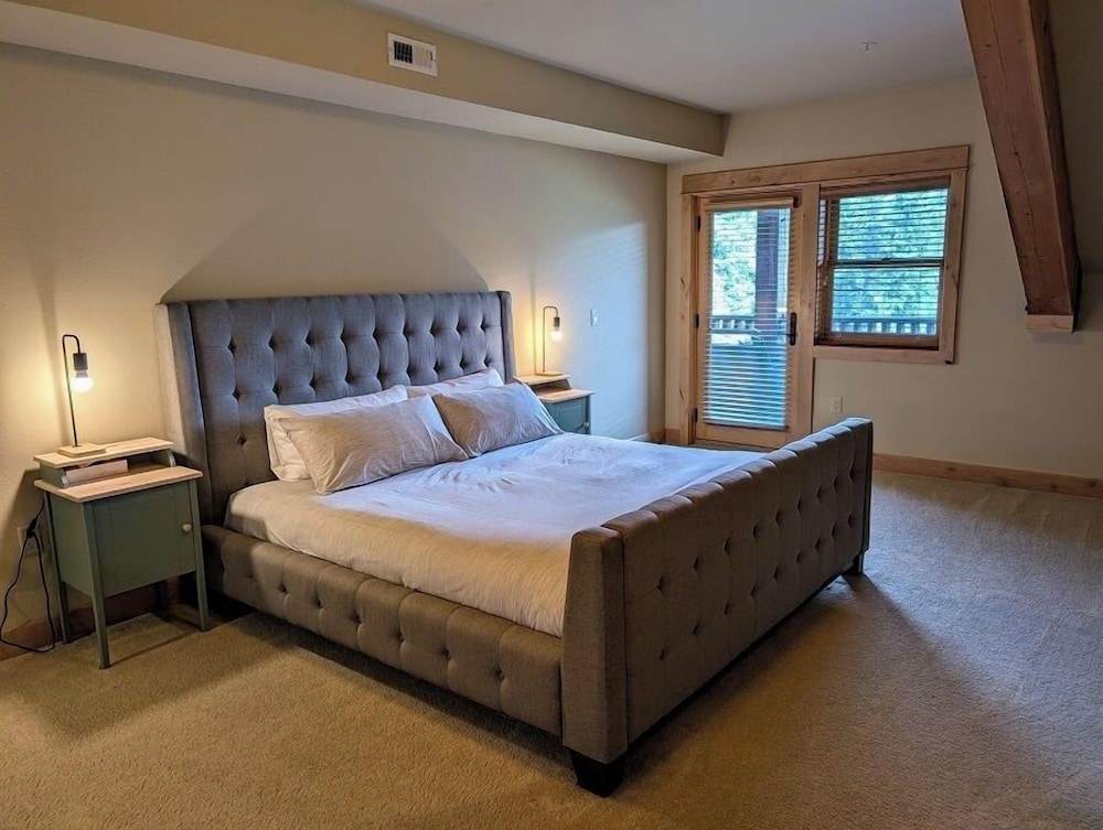 Grand Lodge 25 At The Official Collins Lake Resort - Oregon